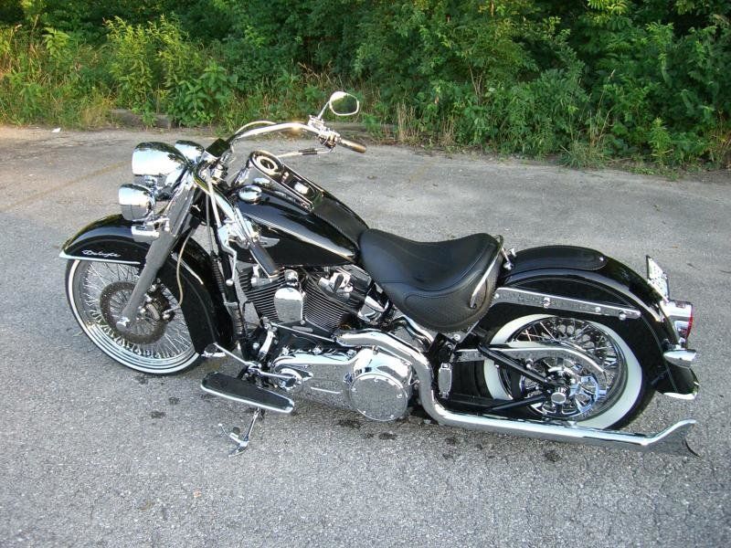 Softail Deluxe With Fishtail Pipes 2009 Harley Davidson® FLSTN